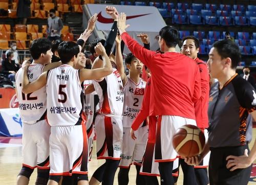 날개 단 KT, 추락하는 BNK… 그래서 베테랑이 중요해 - 부산일보