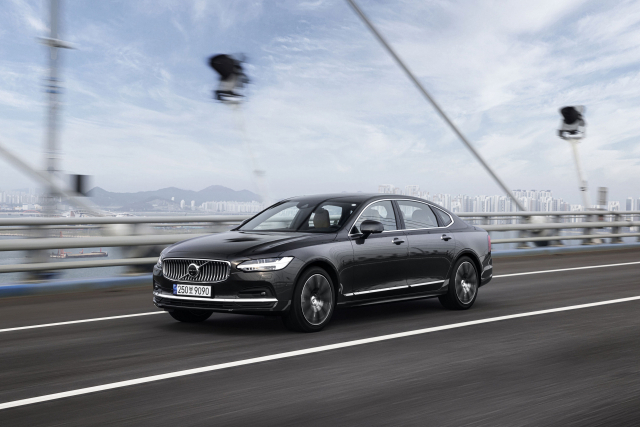 볼보 ‘S90’ 초반 흥행 성적표 ‘대박’ - 부산일보